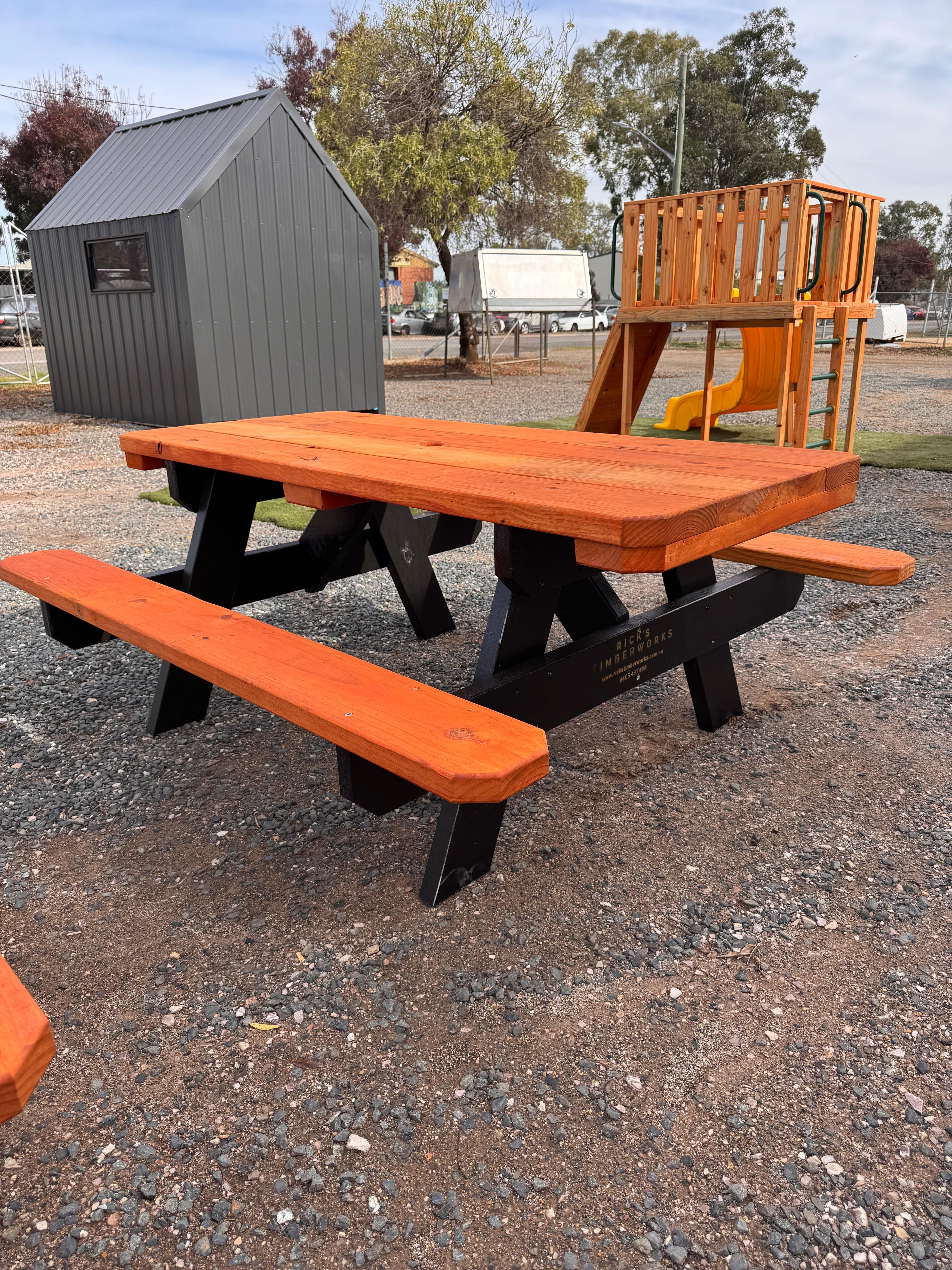 2 Tone Deluxe Picnic Table – Prestige Coops and Cubbies